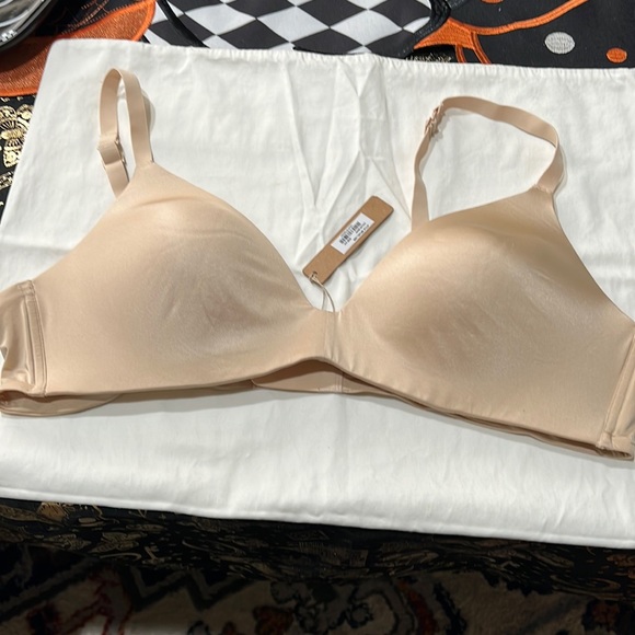 SKIMS | Intimates & Sleepwear | Skims Wireless Bra | Poshmark